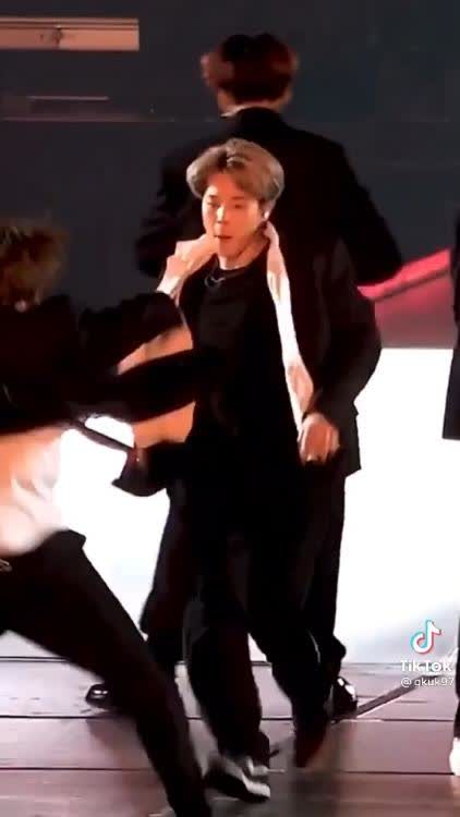 So Amazing 😍 jimin and j hope - TNAOT