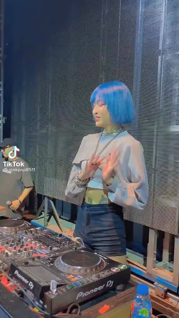 Cute and dance loy tt - TNAOT