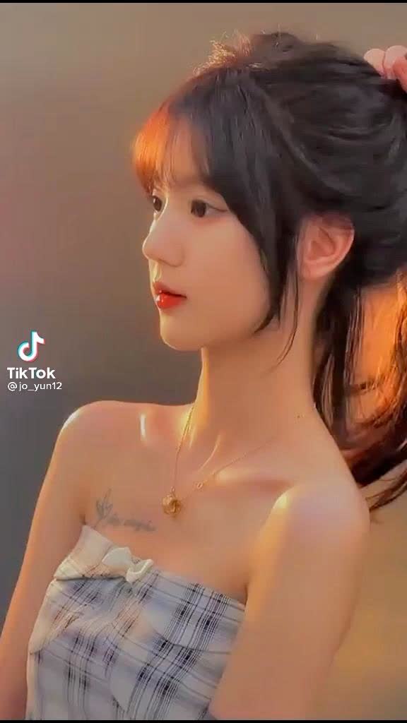Cute Girl 🥰 Tnaot