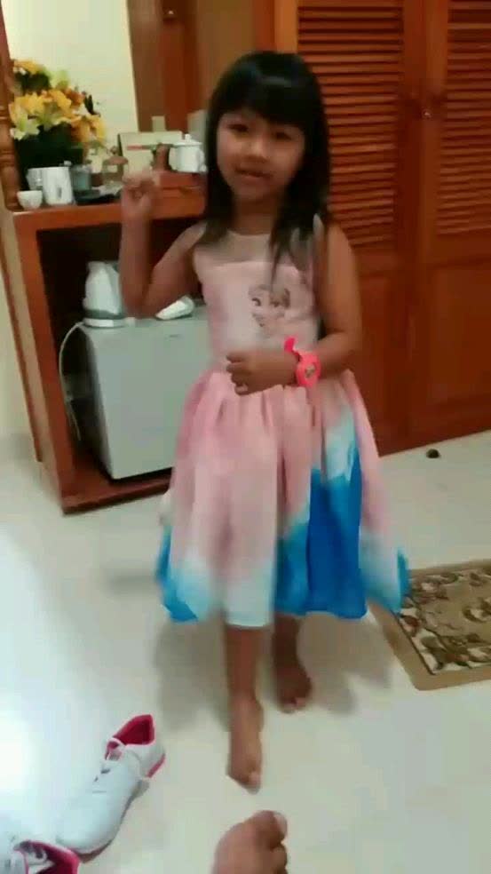 Little girl show - TNAOT