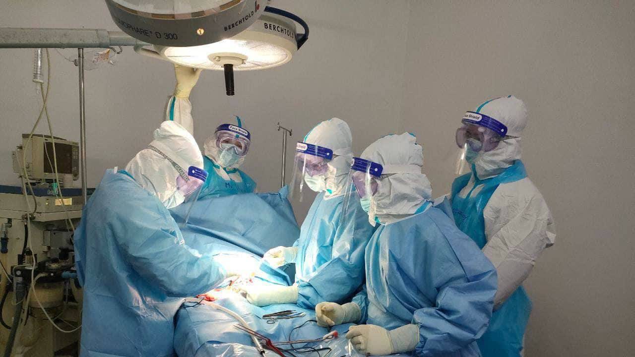 ព្រះអើយអាណិតណាស់! ទារក ២ នាក់ អាយុជាង ១០ ថ្ងៃ កើតមកមានជំងឺត្រូវវះកាត់ ហើយឆ្លង COVID-19 ទៀត - TNAOT