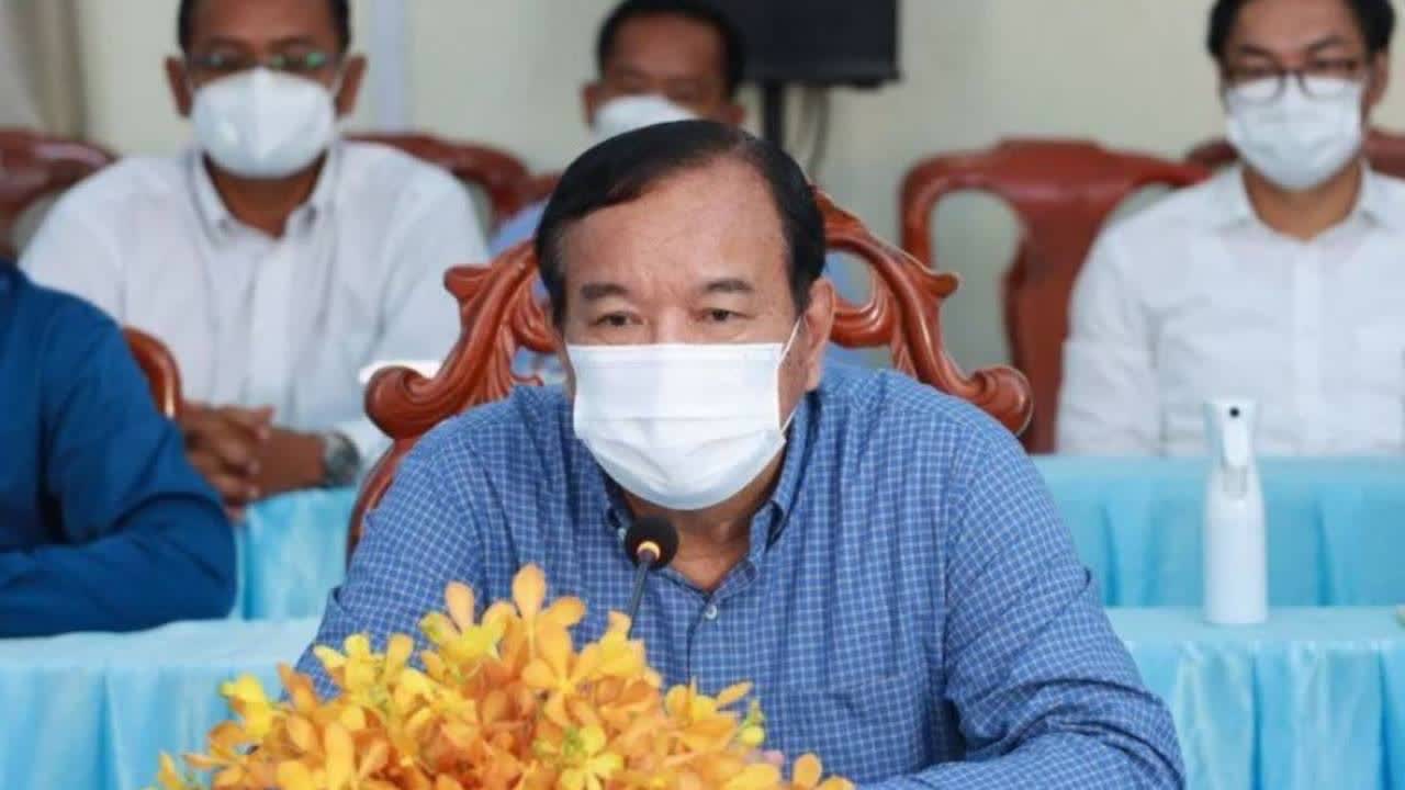 ឧបនាយករដ្ឋមន្ត្រី ប្រាក់ សុខុន នាំអំណោយជាសម្ភារប្រយុទ្ធប្រឆាំង ជំងឺកូវីដ១៩ ...