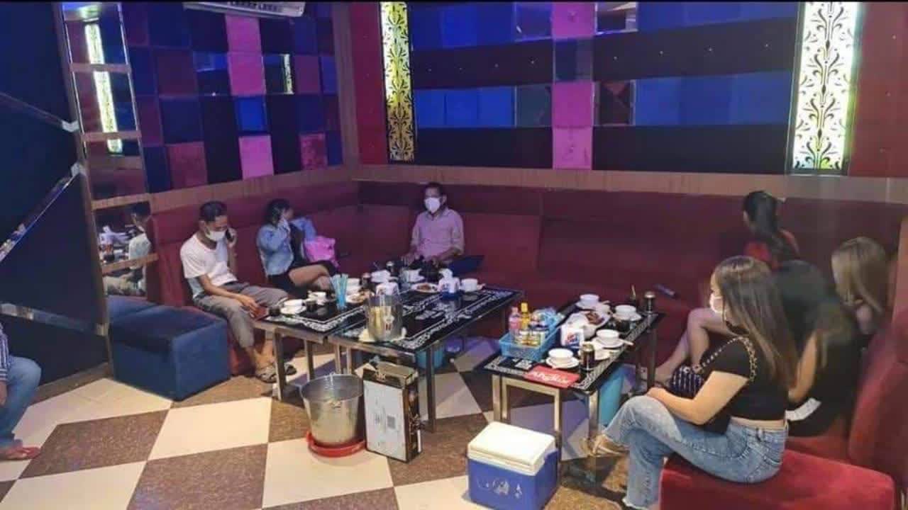 金边两家KTV违反禁令偷营业，遭警方突袭30多人被捕！ - 柬埔寨头条