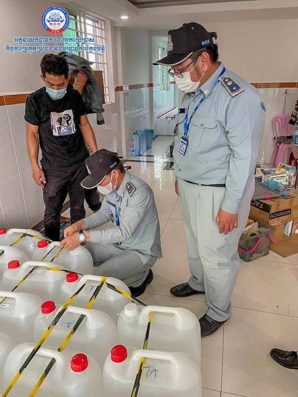 បន្តចុះបង្ក្រាបអាល់កុលក្លែងក្លាយឬមេតាណុលប្រមាណជាង៧តោន - TNAOT