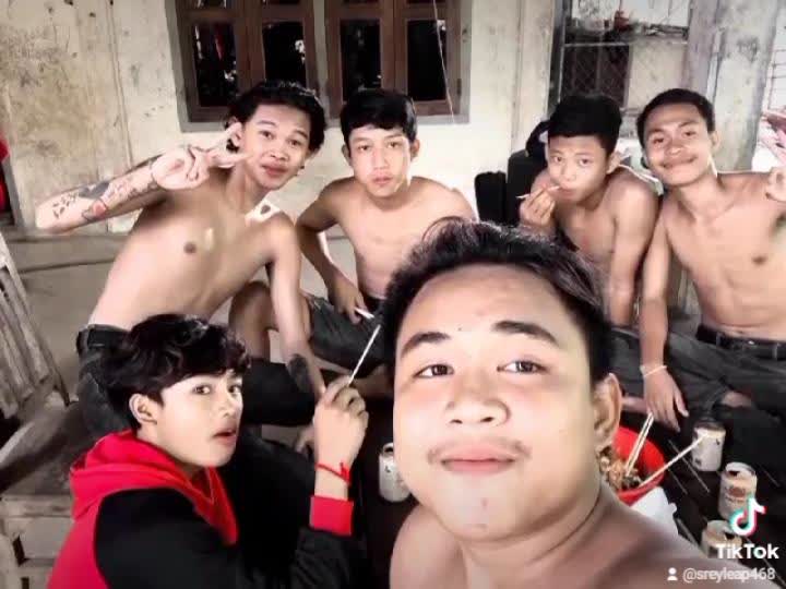 ដៃកូរដូចជាដៃកង់ - TNAOT