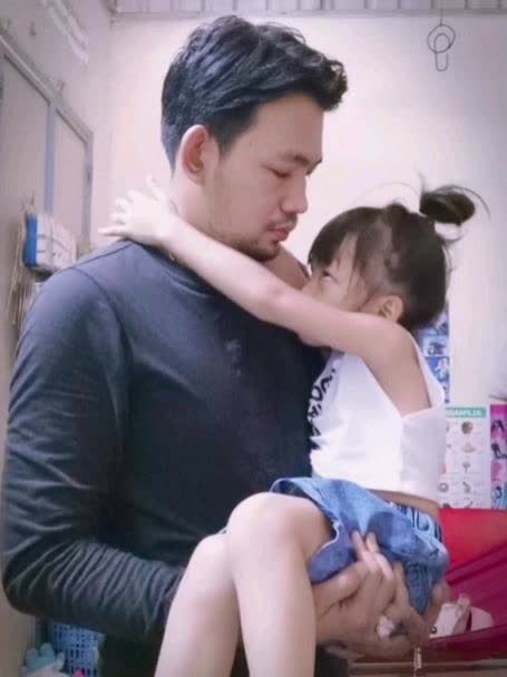 ទម្រាំតែថតត្រូវ កូនទះឡើងចង់ប៉ោងមុខ😹 - TNAOT