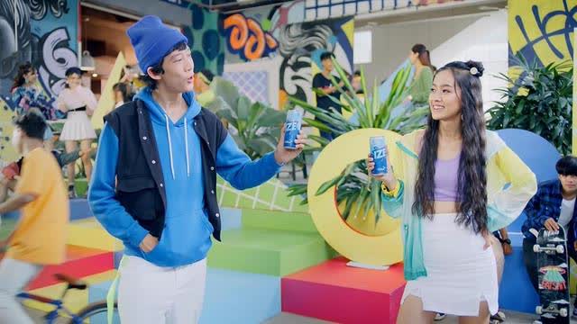 ស្ពតពាណិជ្ជកម្ម ទឹកក្រូចអាយស៍ IZE ចេញហើយ បង្ហាញសកម្មភាព យុវវ័យសម័យថ្មី ឡូយ កាលីប អស់ស្ទះ - TNAOT