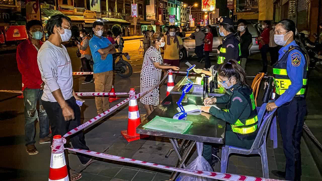 ឃាត់ខ្លួនជិត ២ ម៉ឺននាក់ និង ៥១ នាក់បញ្ជូនទៅតុលាការពាក់ព័ន្ធល្មើសនឹងបម្រាមគោចរ - TNAOT