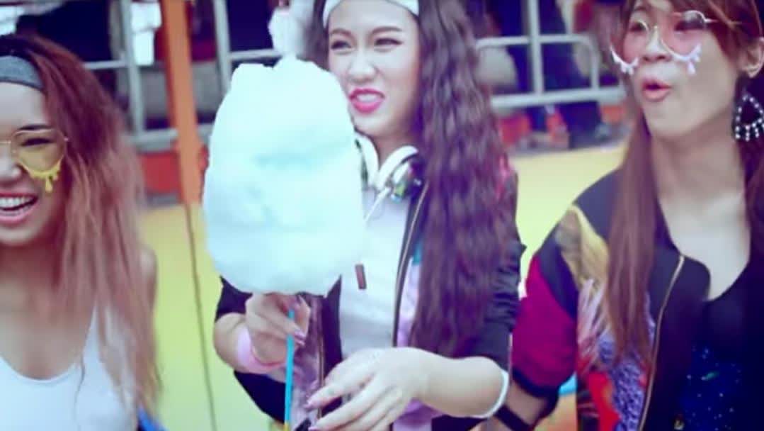 ฟริ้ง - เมทัล สุขขาว [OFFICIAL MV] - TNAOT