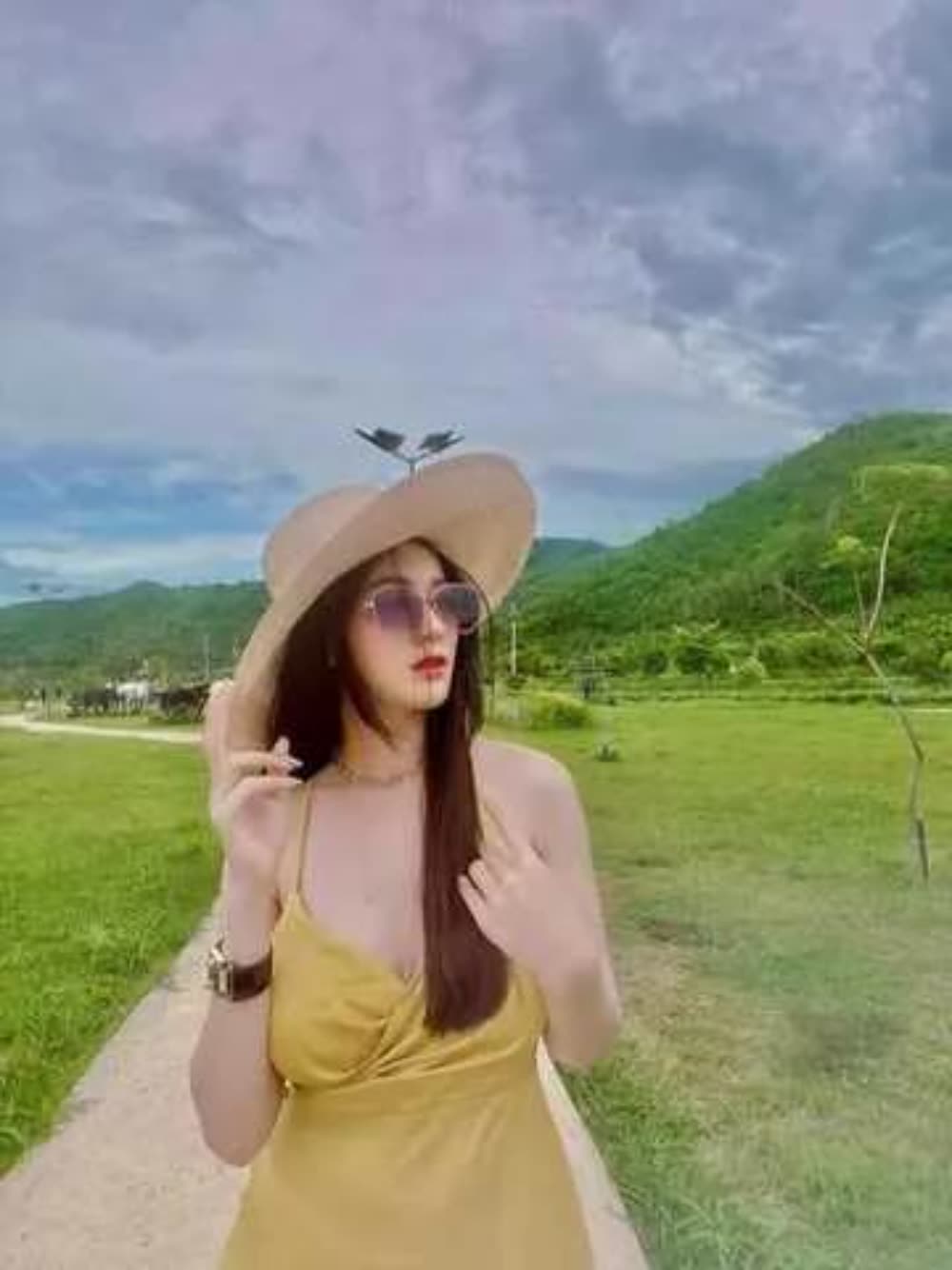 遭男友干涉要退出娱乐圈？柬性感女星回应 - TNAOT