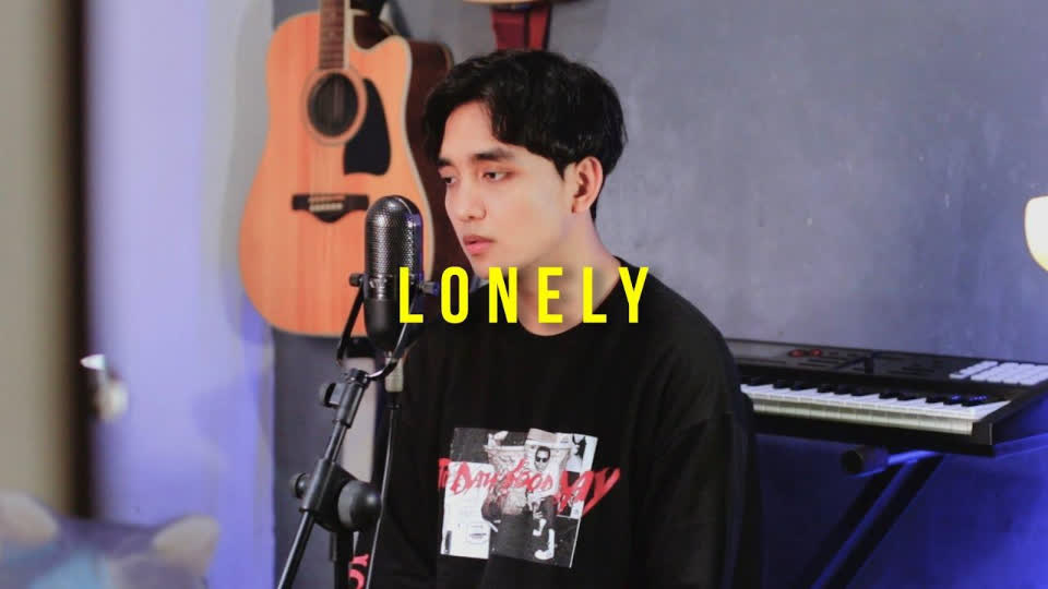 lonely Cover by: Aïsha Reza Darmawangsa
