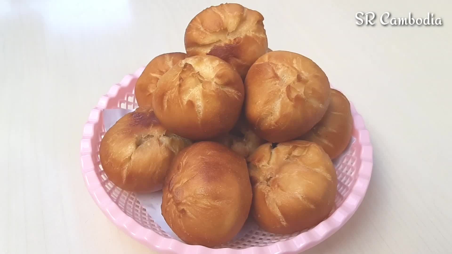 នំប៉ាវចៀន | Fried Pork Buns - TNAOT