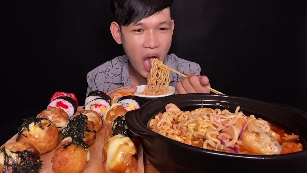 MUKBANG SPICY NOODLES - TAKOYAKI OCTOPUS BALLS MukBang Eating Show - TNAOT