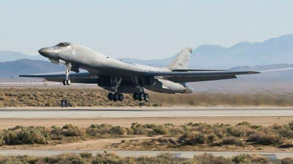 រុស្ស៊ីបញ្ចូនយន្តហោះចម្បាំងដើម្បីអមដំណើរយន្តហោះទម្លាក់គ្រាប់បែកយុទ្ធសាស្ត្រអាមេរិកនៅលើសមុទ្រខ្មៅ ...