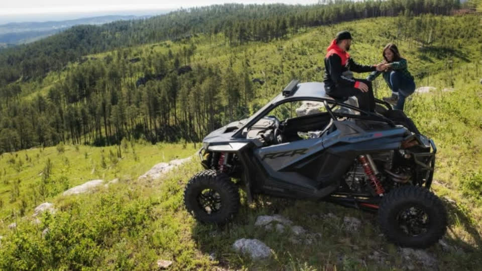 Polaris Crushes ការប្រកួតប្រជែងជាមួយនឹងល្បឿនលឿន និងមានសមត្ថភាព 225 HP ...